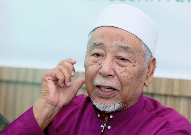 PAS spiritual leader hails ‘jihad donation’ for Siti Mastura