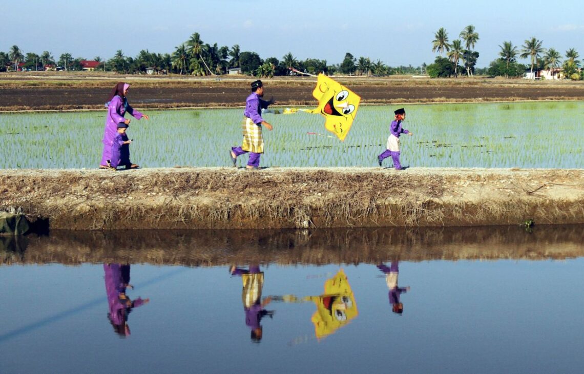 Sudden Hari Raya announcement brought netizens to stiches over last ...