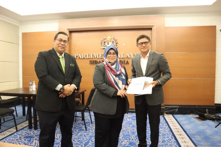 RTBA Malaysia hands memorandum opposing Generation End Game to MPs ...